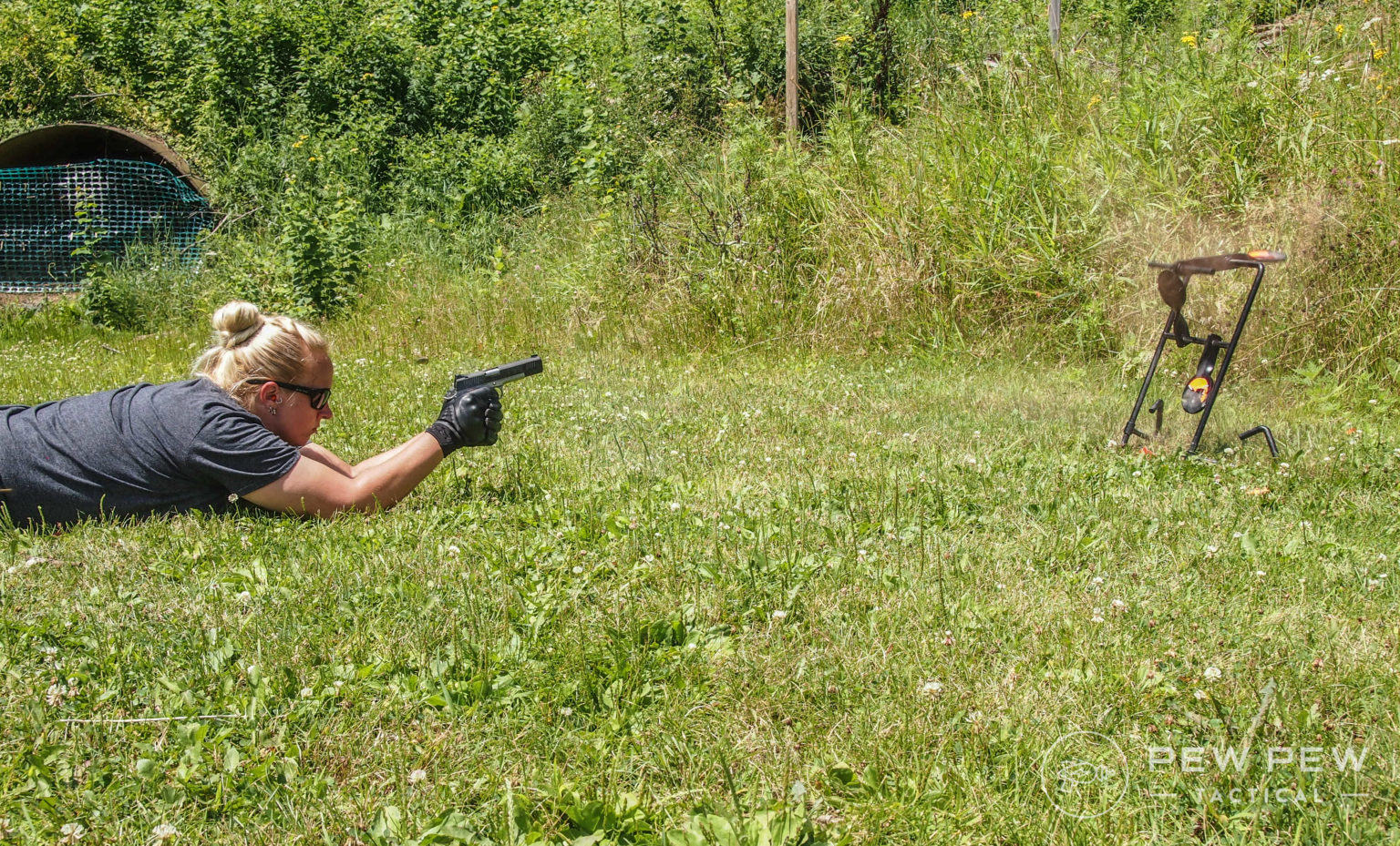 [Guide] How To Shoot a Pistol One Handed: Tips, Tricks, & Drills - Pew ...