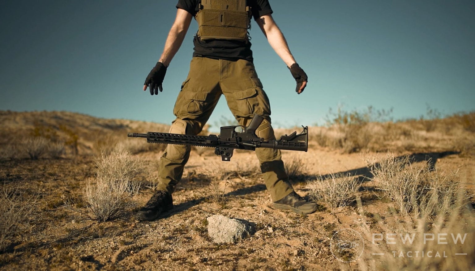 Military Optics: The Red Dots & Scopes Soldiers Use on the Battlefield ...