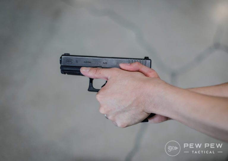 How to Grip a Pistol: Step-by-Step Instructions [With Videos] - Pew Pew ...