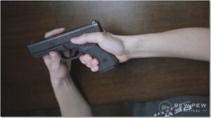 How to Grip a Pistol: Step-by-Step Instructions [With Videos] - Pew Pew ...