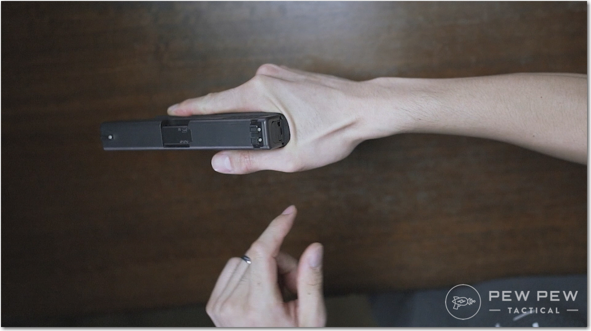 How to Grip a Pistol: Step-by-Step Instructions [With Videos] - Pew Pew ...