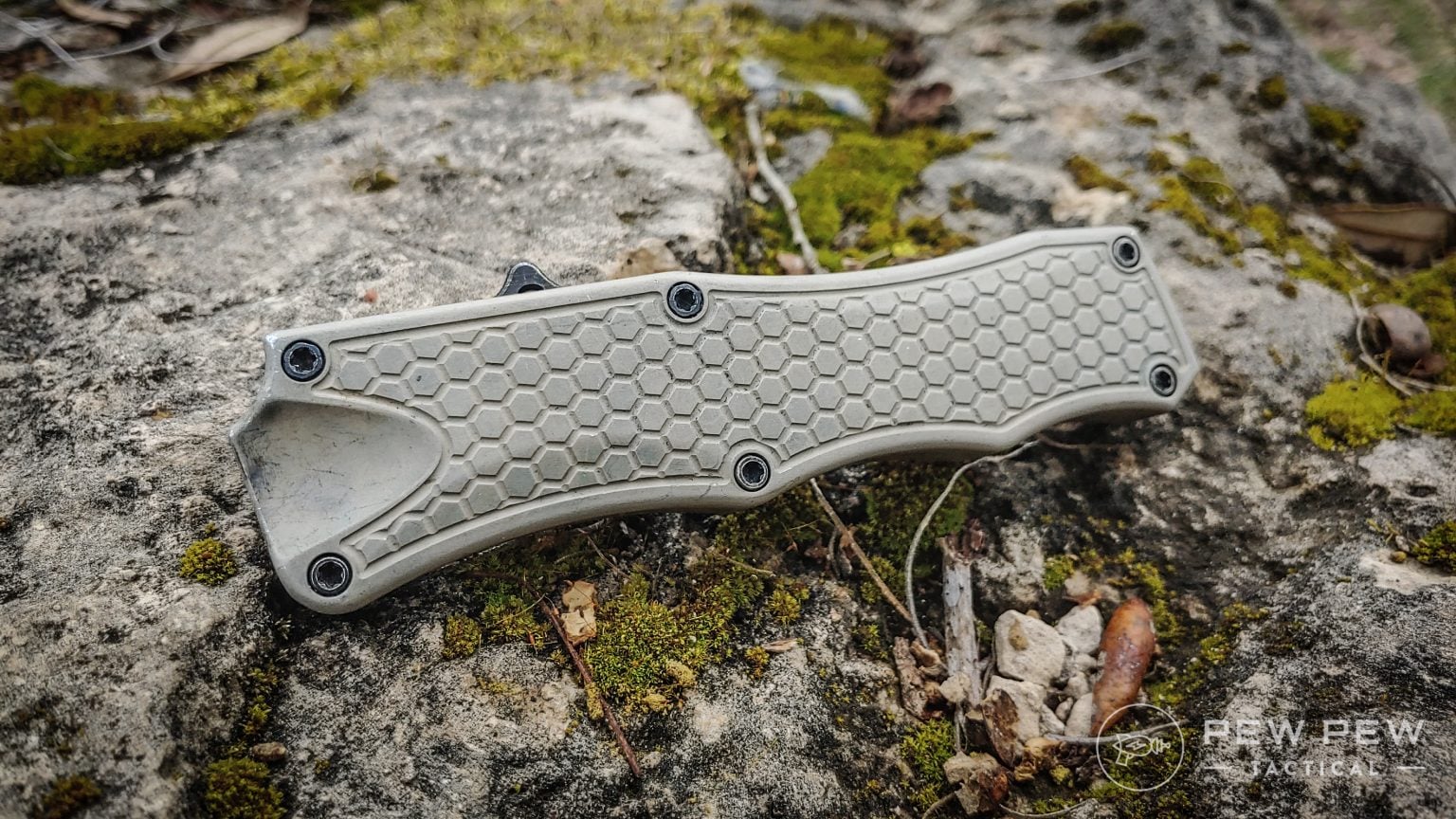 7 Best Self Defense Knives Under $300 - Pew Pew Tactical
