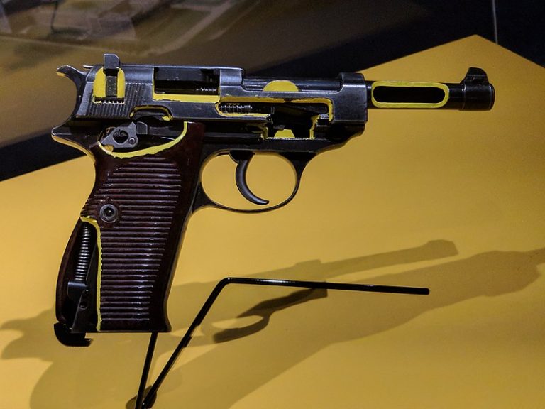 Guns of Pop Culture: "The Man From U.N.C.L.E." & the Walther P38 - Pew ...