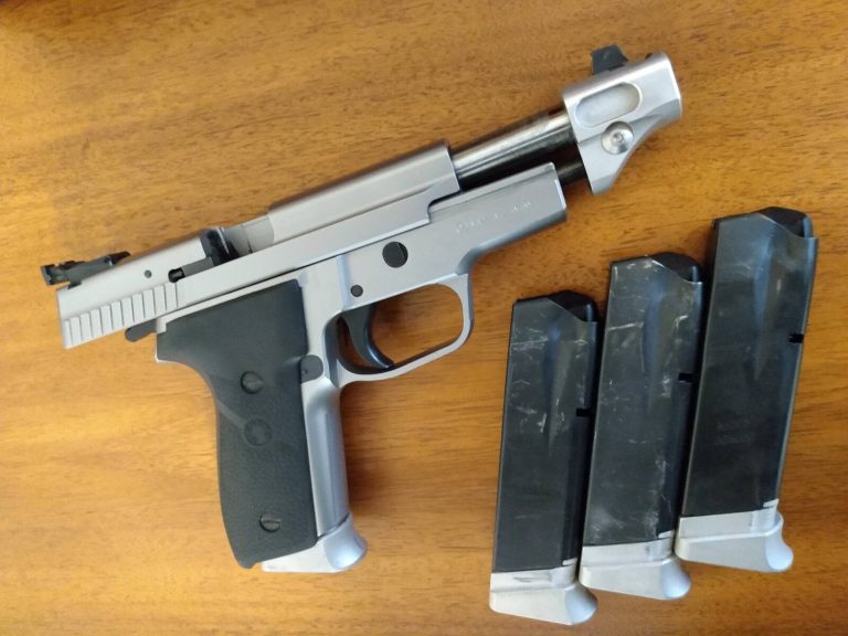 Guns of Pop Culture: "The Matrix" & the Sig Sauer P229 Sport - Pew Pew ...