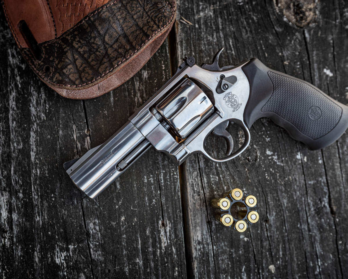Best .40 S&W Handguns [Revolvers & Pistols] - Pew Pew Tactical