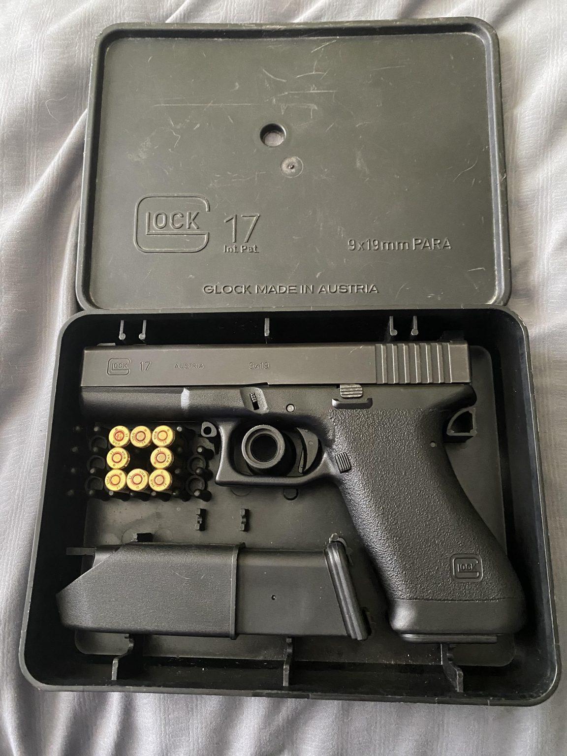 Glock 17 vs Glock 19: Which Glock Is Better? - Pew Pew Tactical